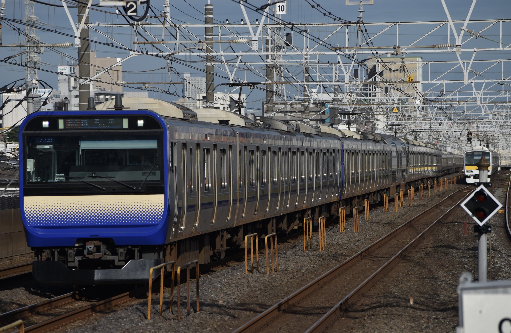 maki11 on Twitter: "E235、E217、E231のスリーショットをやろうとしたが慌ててしまい失敗に終わってしまった。 https://t.co/l2lzrUxMVl ...