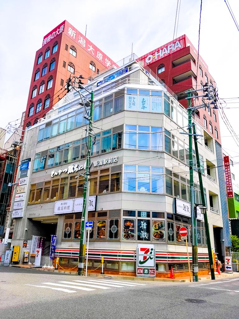 j-rakuda on Twitter: "#セブンイレブンの日 セブンで買い物もよきですがたまには埋まってしまった半地下セブンを掘り起こしてみるのもオツな過ごし方ではないでしょうか。(暑い ...