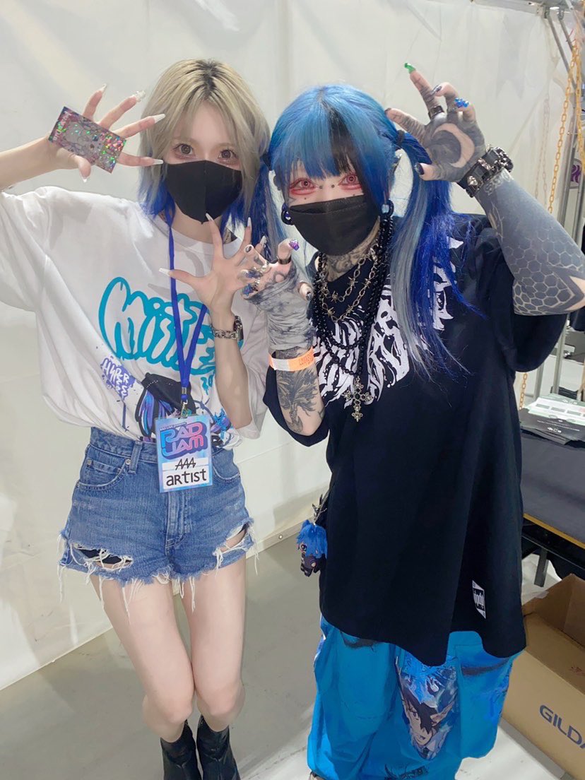 ちゃぴ CHAPI 🐳 on Twitter: "可愛いアイドルさん達と 写真撮れて嬉しい妖怪 https://t.co/wDImn27VWI" / Twitter