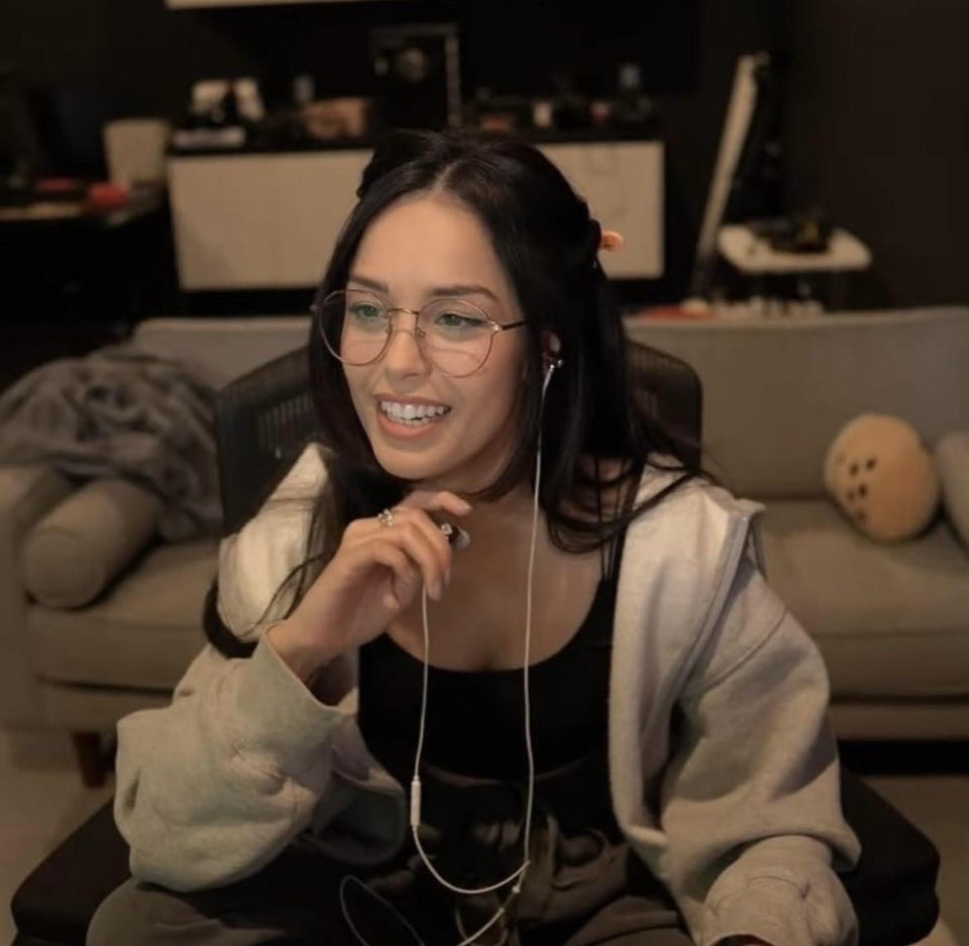 Ellie On Twitter Rae With Glasses Gets Me Wet 😳🙈