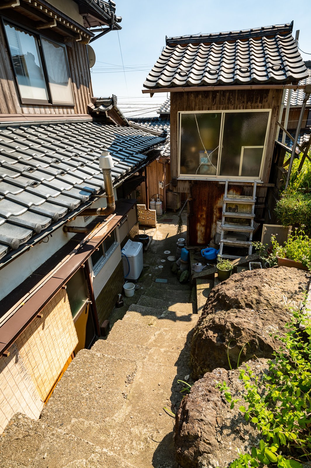 dokubutu on Twitter: "瓦葺き素敵高床式倉庫好き。 https://t.co/qaXRH7LxMO" / Twitter