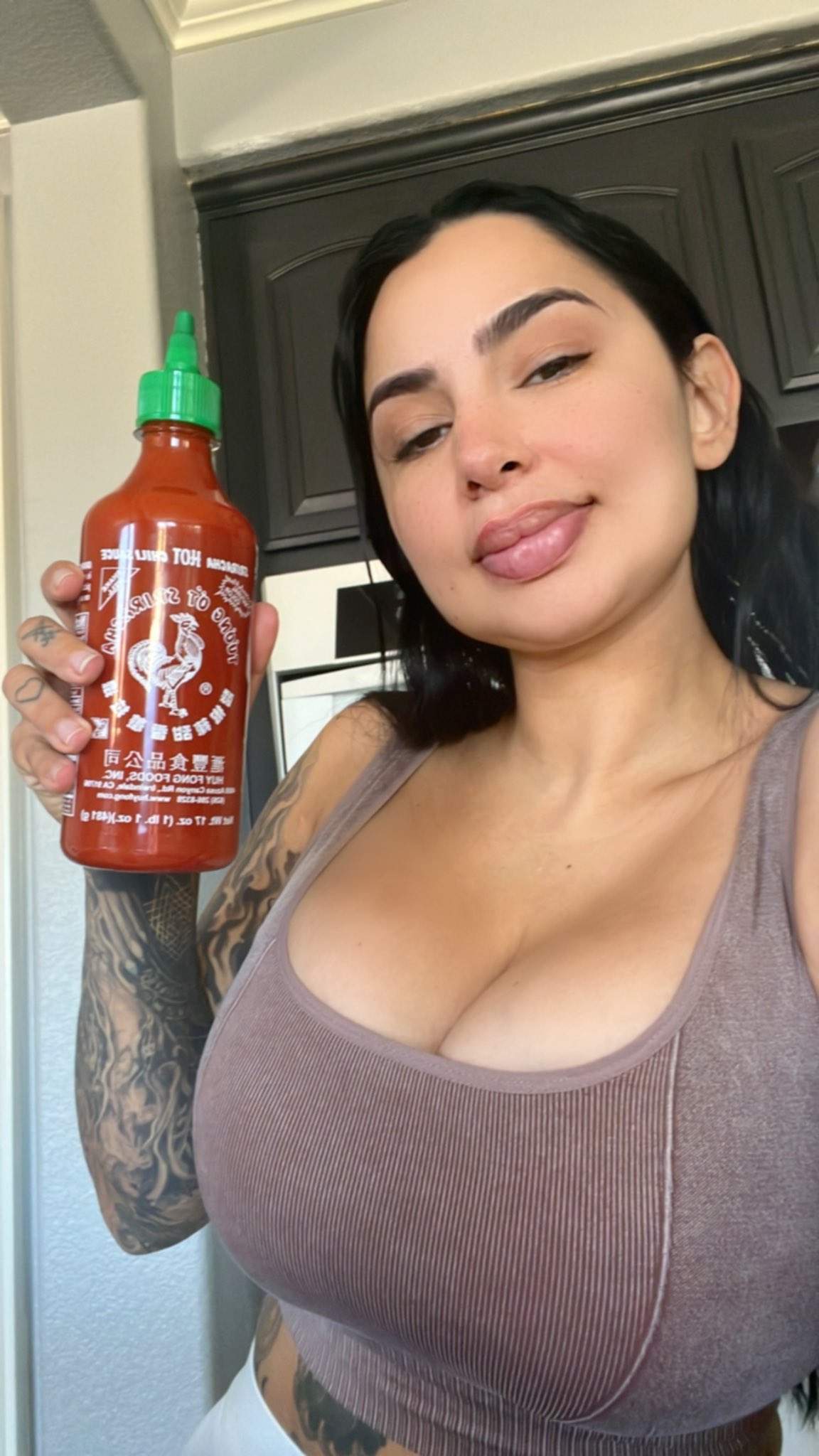 Cassie Curses 🕸 on Twitter: "I got a sriracha bottle 🔥 no more withdrawals https://t.co ...