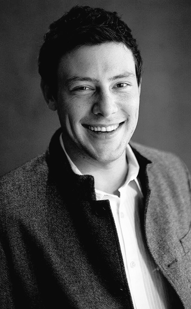 Hoje completa 9 anos do falecimento de Cory Monteith, de Glee. 🖤 Séries ...