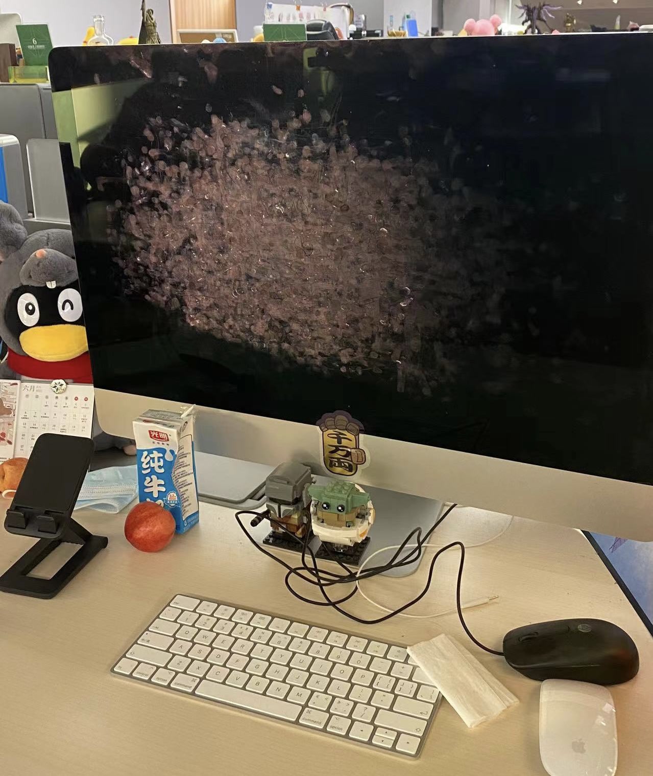 自力hzlzh on Twitter: "🌇夕阳映射下，一位设计师同事的屏幕熠熠生辉，该推荐什么样外设给他呢？🔪🥊🔨 https://t.co/dYKndvJnvX" / Twitter