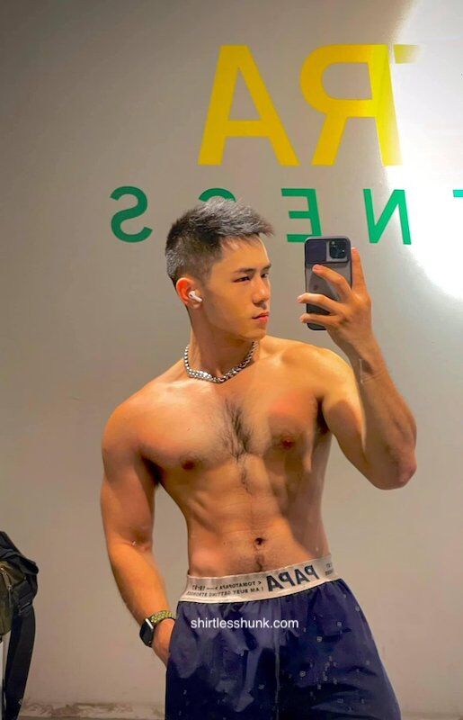 shirtlesshunk.com on Twitter: "Nice little patch of chest hair! # ...