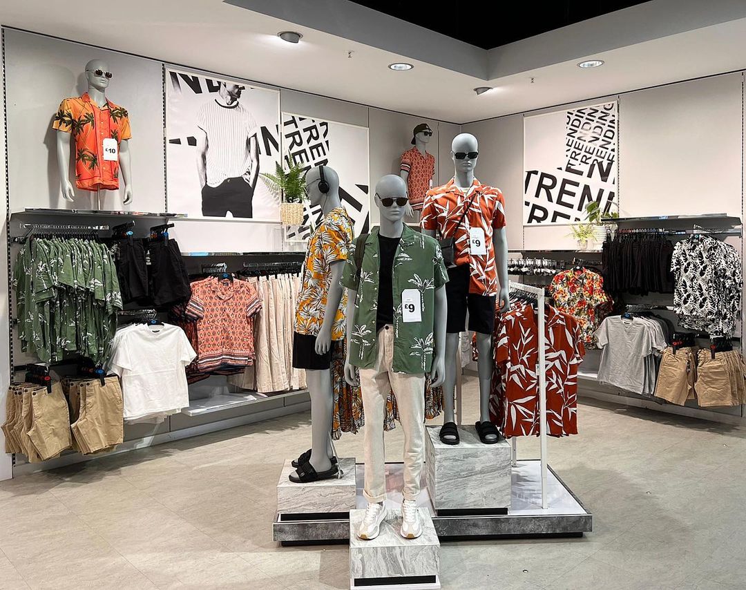 Forever 21 Window Display 2022