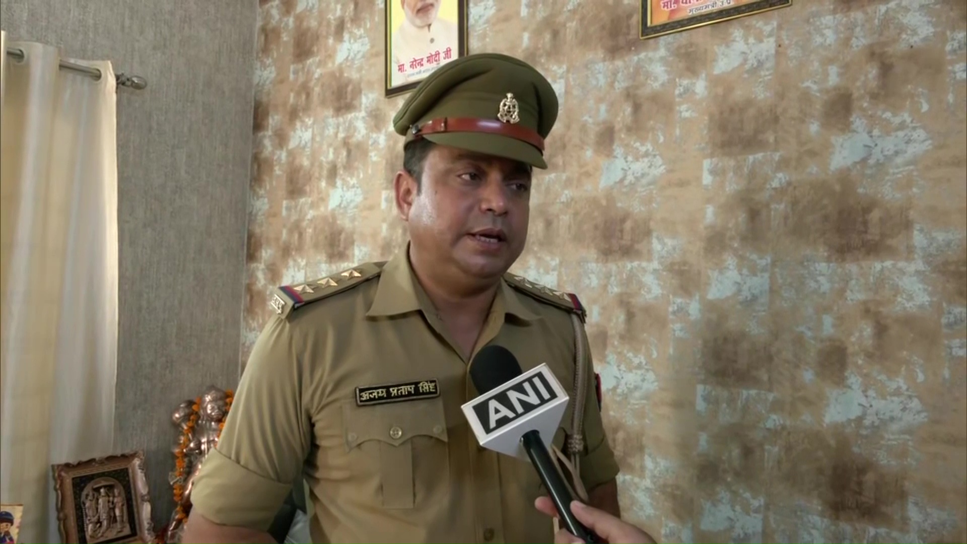 ANI UP/Uttarakhand on Twitter: "Uttar Pradesh | One Shishir Chaturvedi from Akhil Bharat Hindu ...