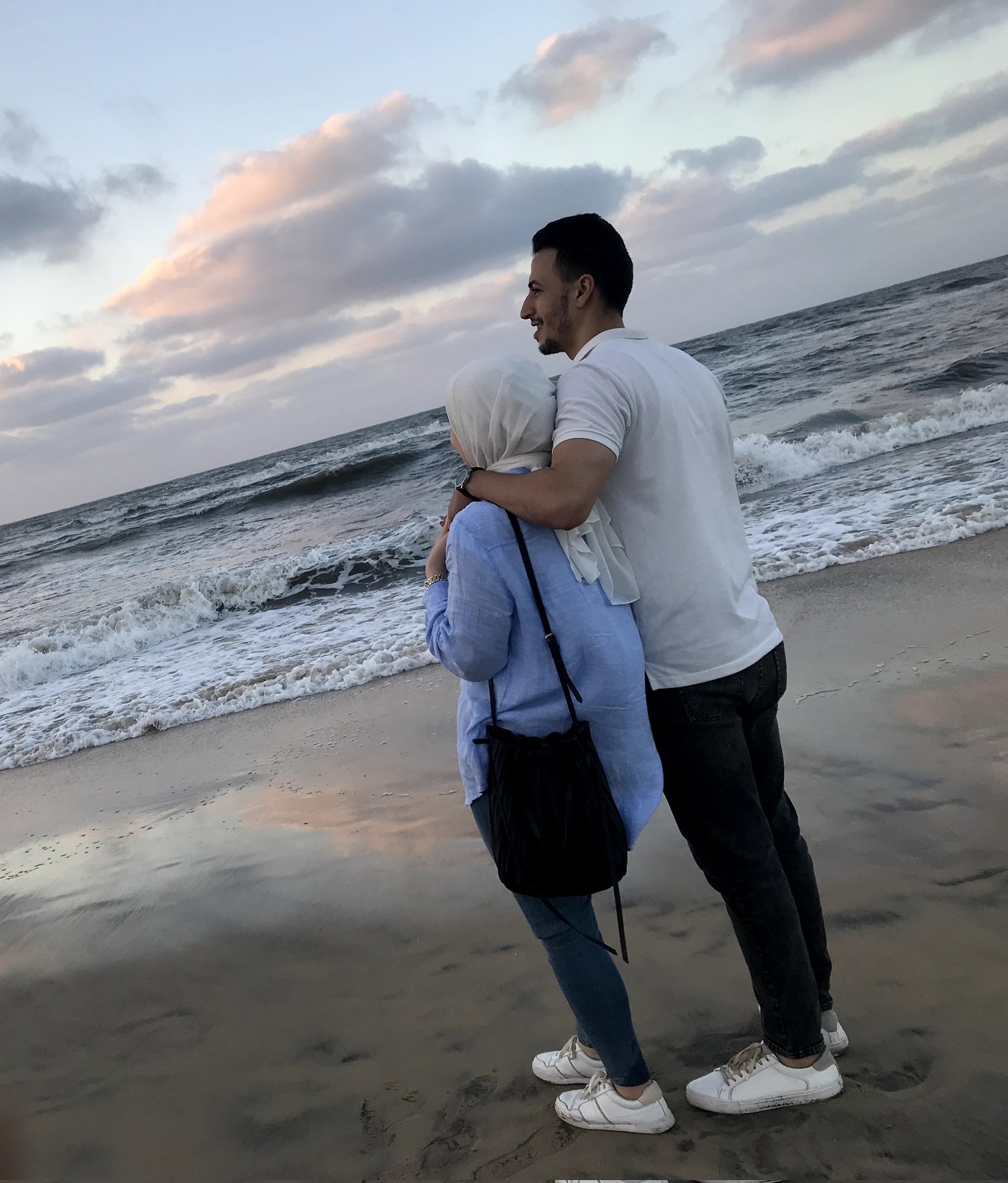 Ahmed mabrouk on Twitter: "شايف البحر شو كبير... كبر البحر بحبك ️♥️ @SalmaNabilll https://t.co ...