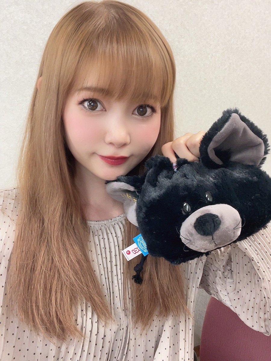 20周年の中川翔子🪐 on Twitter: "mmts ミュウちゃんポーチ 意外におっきめ！ ぬいぐるみもふもふ！ 耳にシリアルナンバーいり！ https://beams.co.jp ...