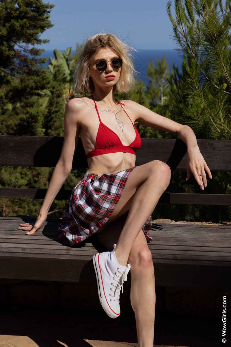 Wow Girls (18+) on Twitter: "RT @fuzzarts: Meet and share some 💕 with fabulous @wholovesMolly at ...