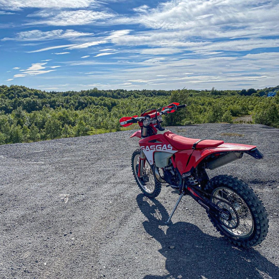 RiDE Magazine Test The Avon Storm 3D X-M | Cambrian Tyres - The UK's No.1