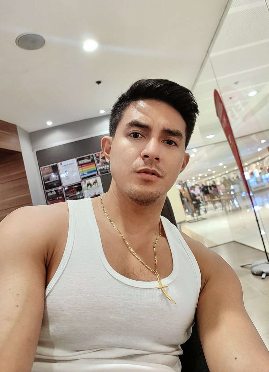 Hot Sexy Male on Twitter: "RT @jaycee_domincel: Before workout... Kape kape muna, kaso naubos na ...
