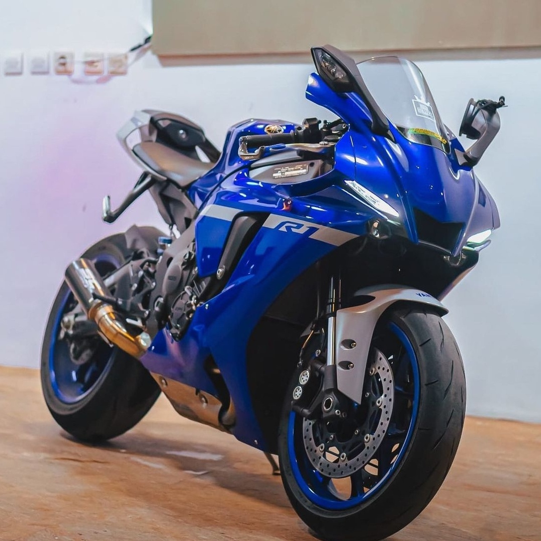 2022 Yamaha R1 Blue