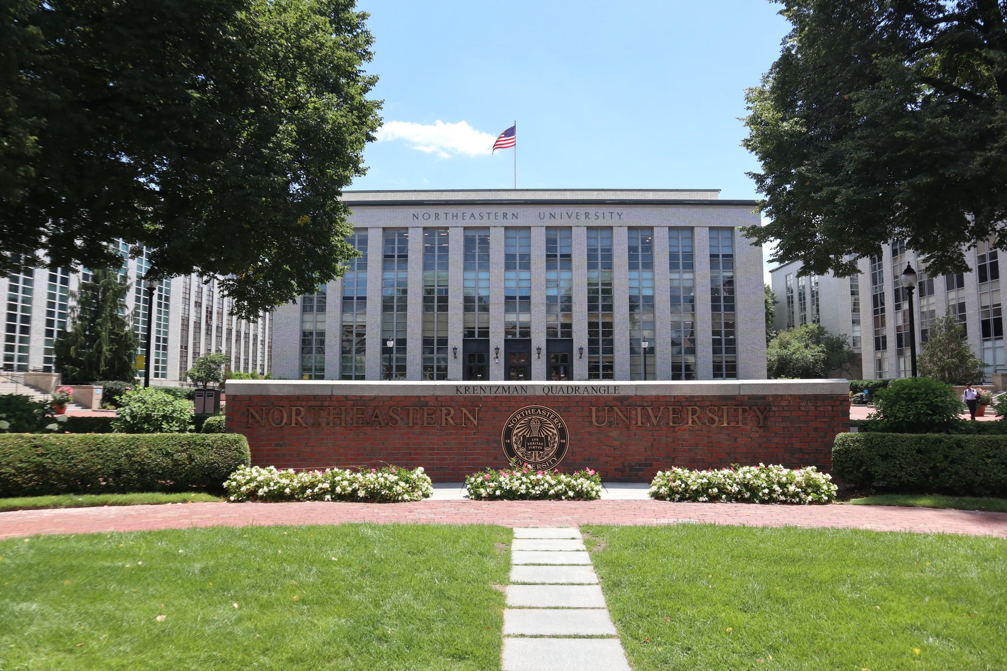 Manami Wada | 教育大学院＆コーチング on Twitter: "今日はノースイースタン大学のキャンパスへ。ボストン大学はブルドッグだったけどこちらはハスキー。広さは昨日の2校の ...