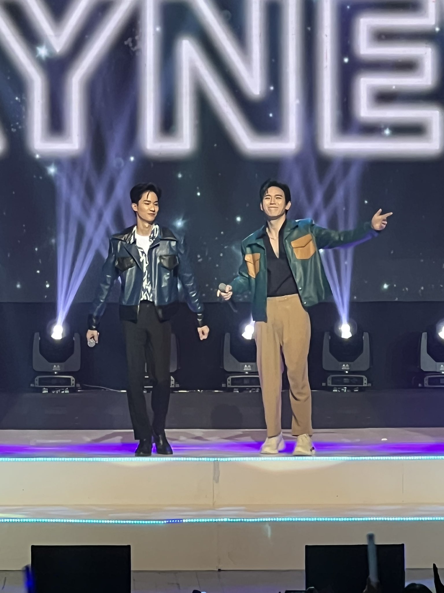 Philippine Concerts on Twitter: "TAYNEW TAKES THE STAGE 💙💕 They opened the show with “Kan Goo ...