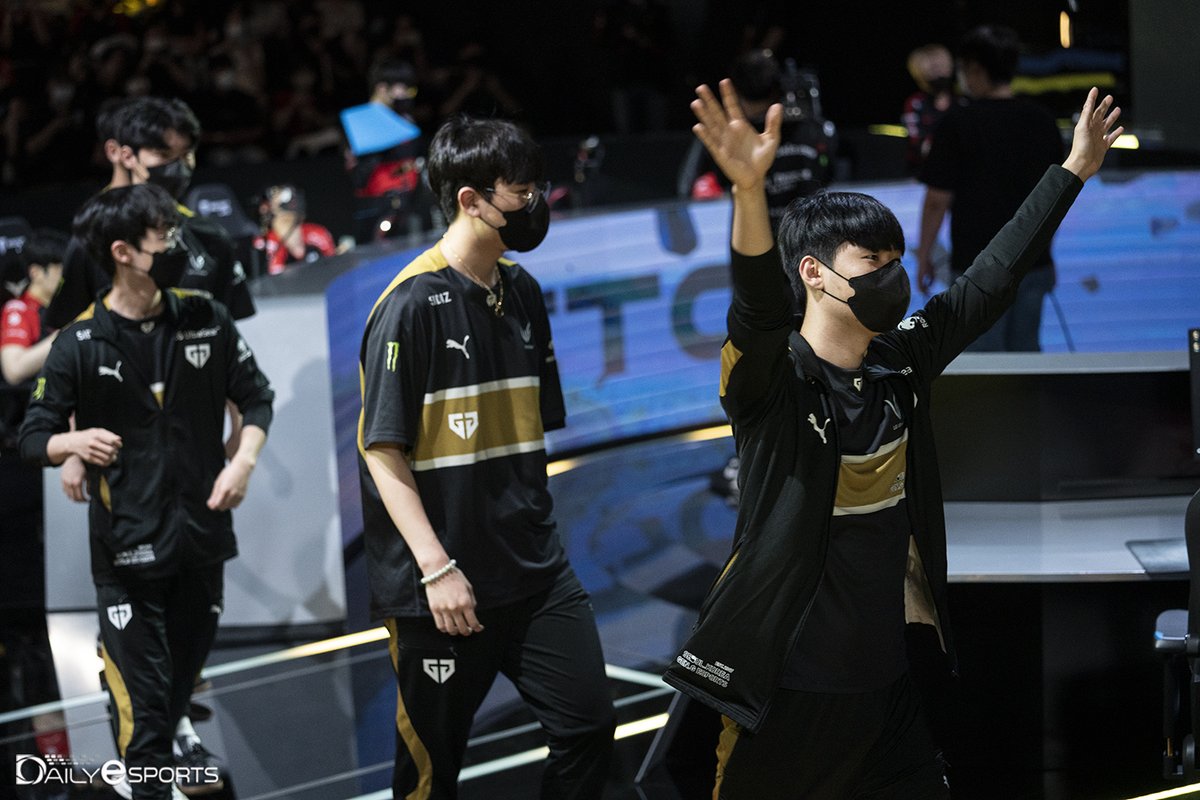 [LCK] 악연 끊어낸 젠지, T1 2대0 격파...T1전 7연패 탈출(종합) https://t.co/6uY1o683b6 #LoL #LCK @LCK .@GenG_KR # ...