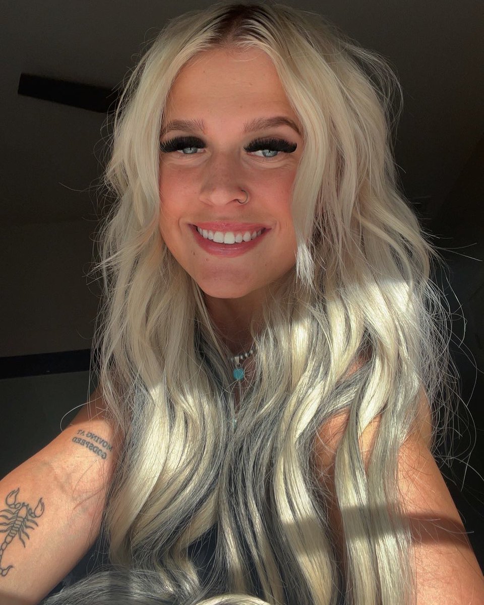 Hallie Hawkins's Instagram, Twitter & Facebook on IDCrawl