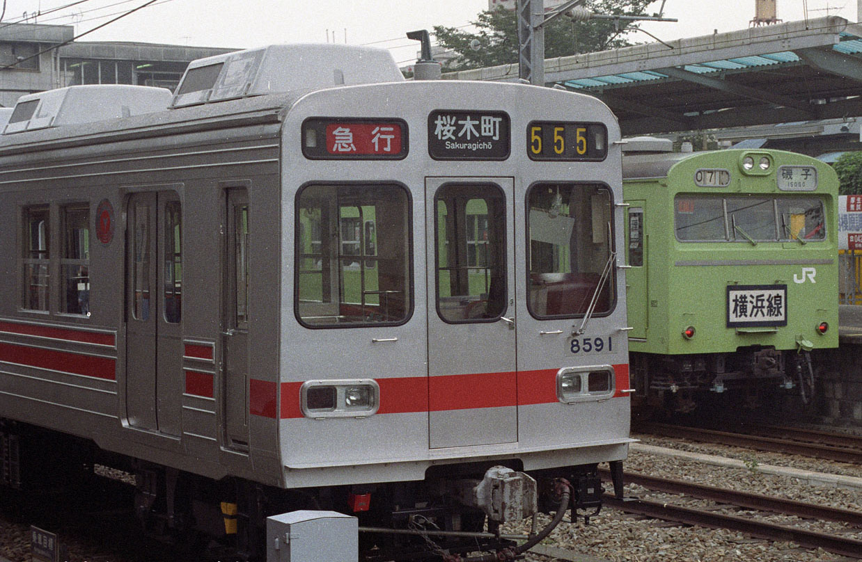 どこでもドア〜 on Twitter: "★東急8590系 1988年9月に搬入された8590系8691Fは全面が黒縁化されていない状態でした。8692F以降は搬入時から黒縁化されていました ...