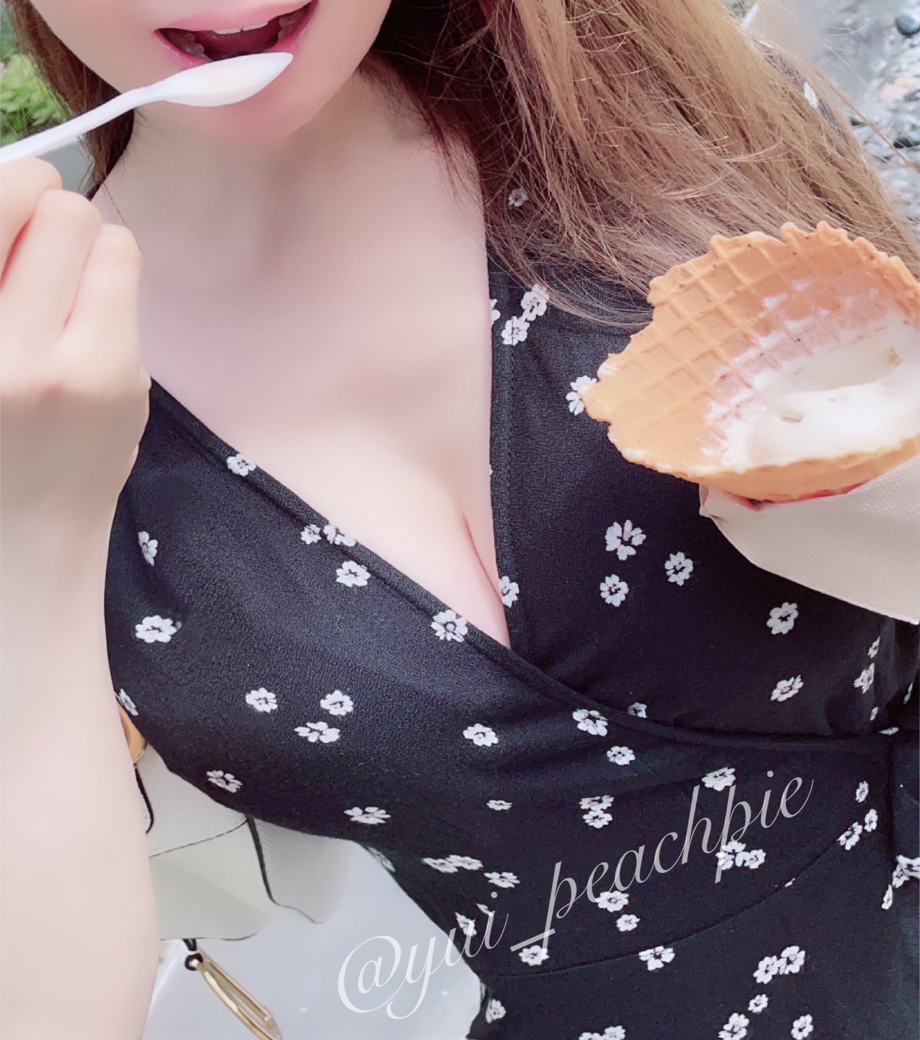 Yui🐰🍑peach pie【ドM人妻ゆいの秘密アカ】 on Twitter: "久しぶりのサブアカ投稿です🥰🍑この間すごく美味しいアイスを食べて、イッちゃいそうになるくらいハッピーになってる ...