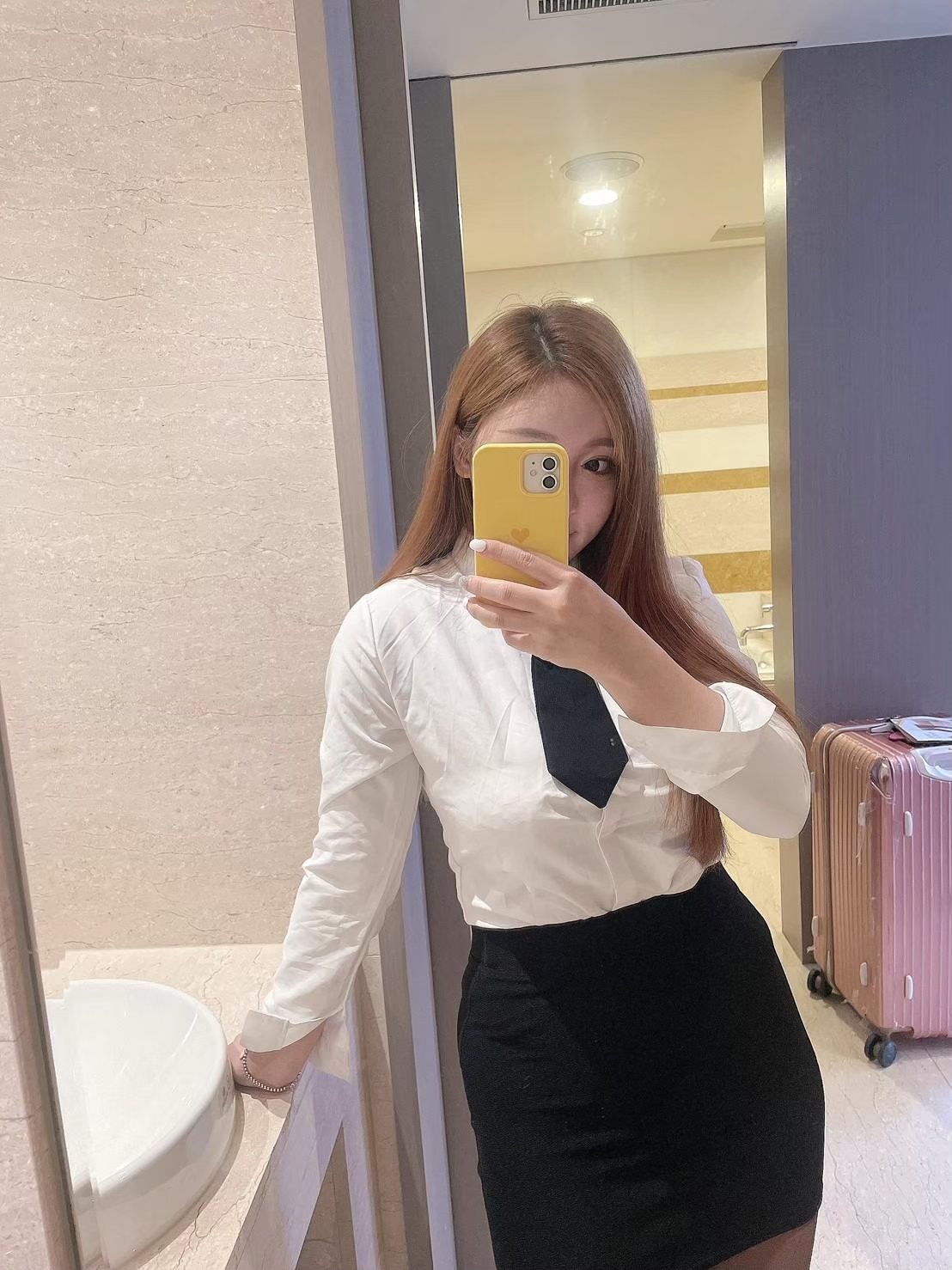 本壘奈 on Twitter: "如果擁有一個私人秘書 你會希望她怎麼穿? 還是~不讓她穿??👅👅 ️⬇️⬇️ https://t.co/UAbuVBKNAy https://t.co ...