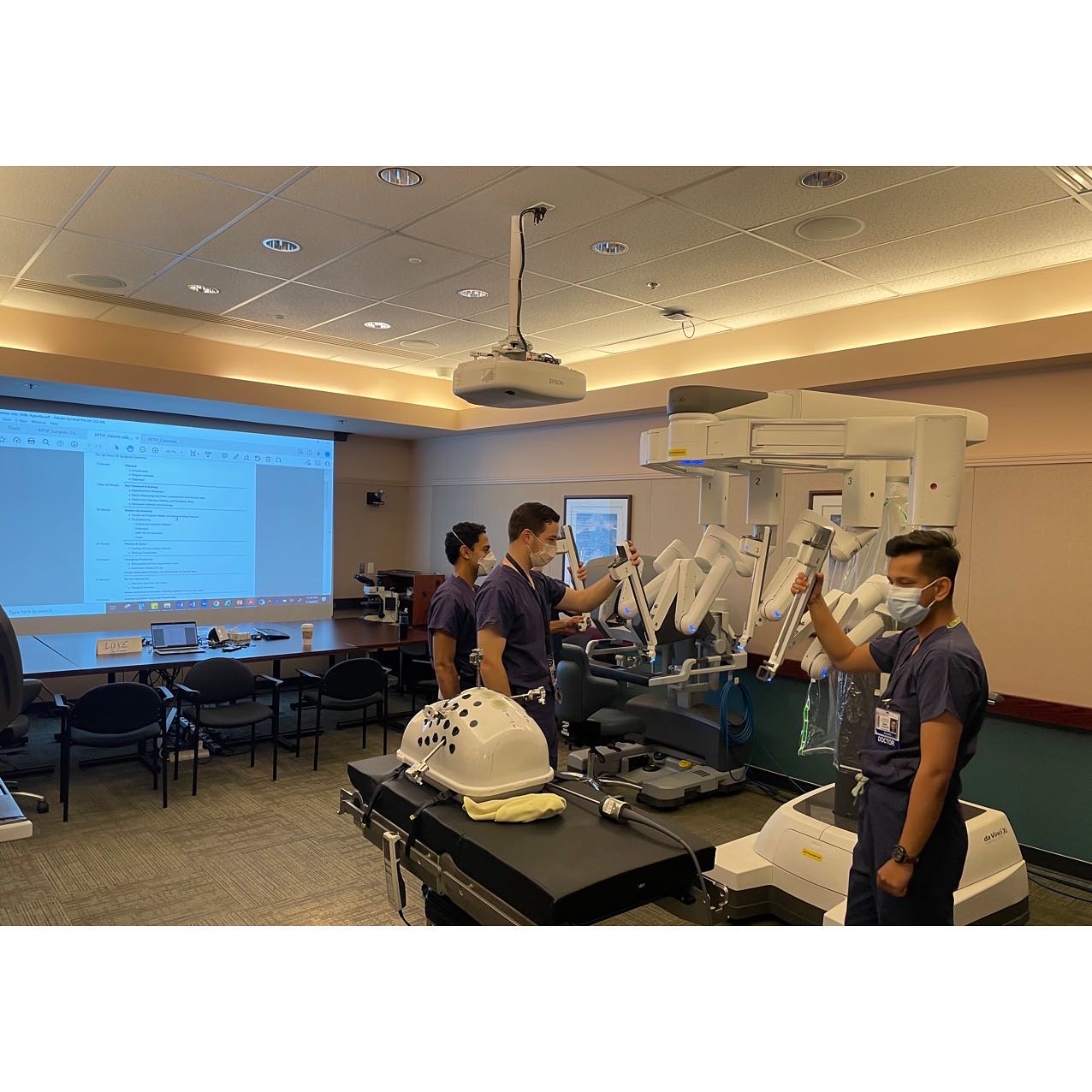 UW General Surgery Residents on Twitter: "Training in Robotics for all of our new interns! https ...