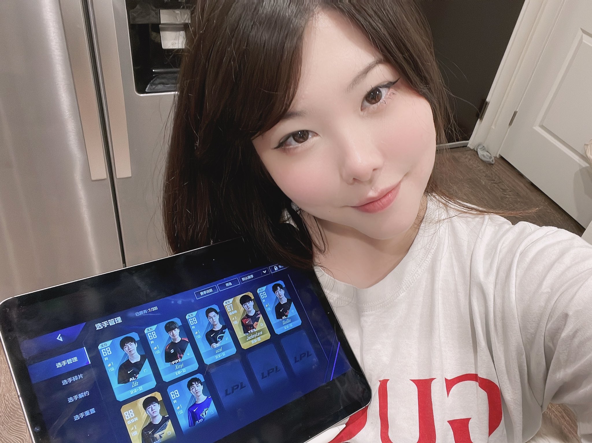 TL Mayumi on Twitter: "If I was a card in the LOL Esports Manager, do you think i can be a Super ...