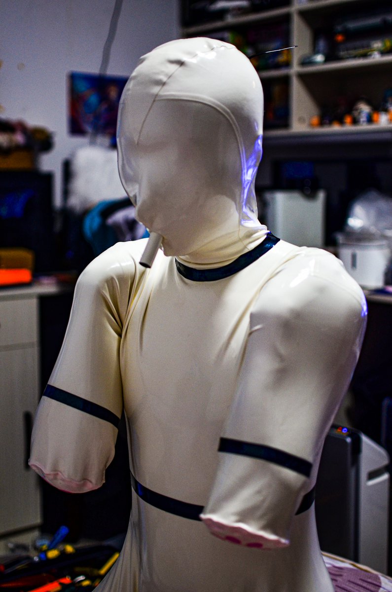 最纯洁的琥珀 On Twitter Latex Bitchsuit😝😝😝 Play With Chibasubarukig Squidsauce46