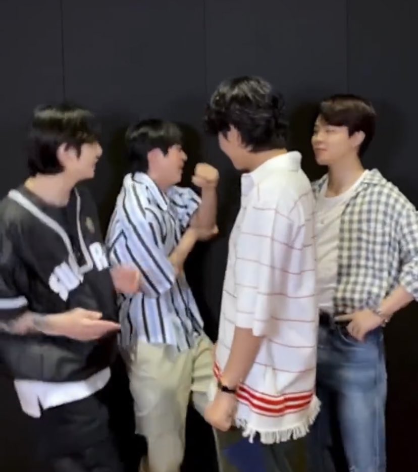 BTS123🌟 on Twitter: "ジンくん😂😂😂 https://t.co/nlG0xAe0IJ" / Twitter