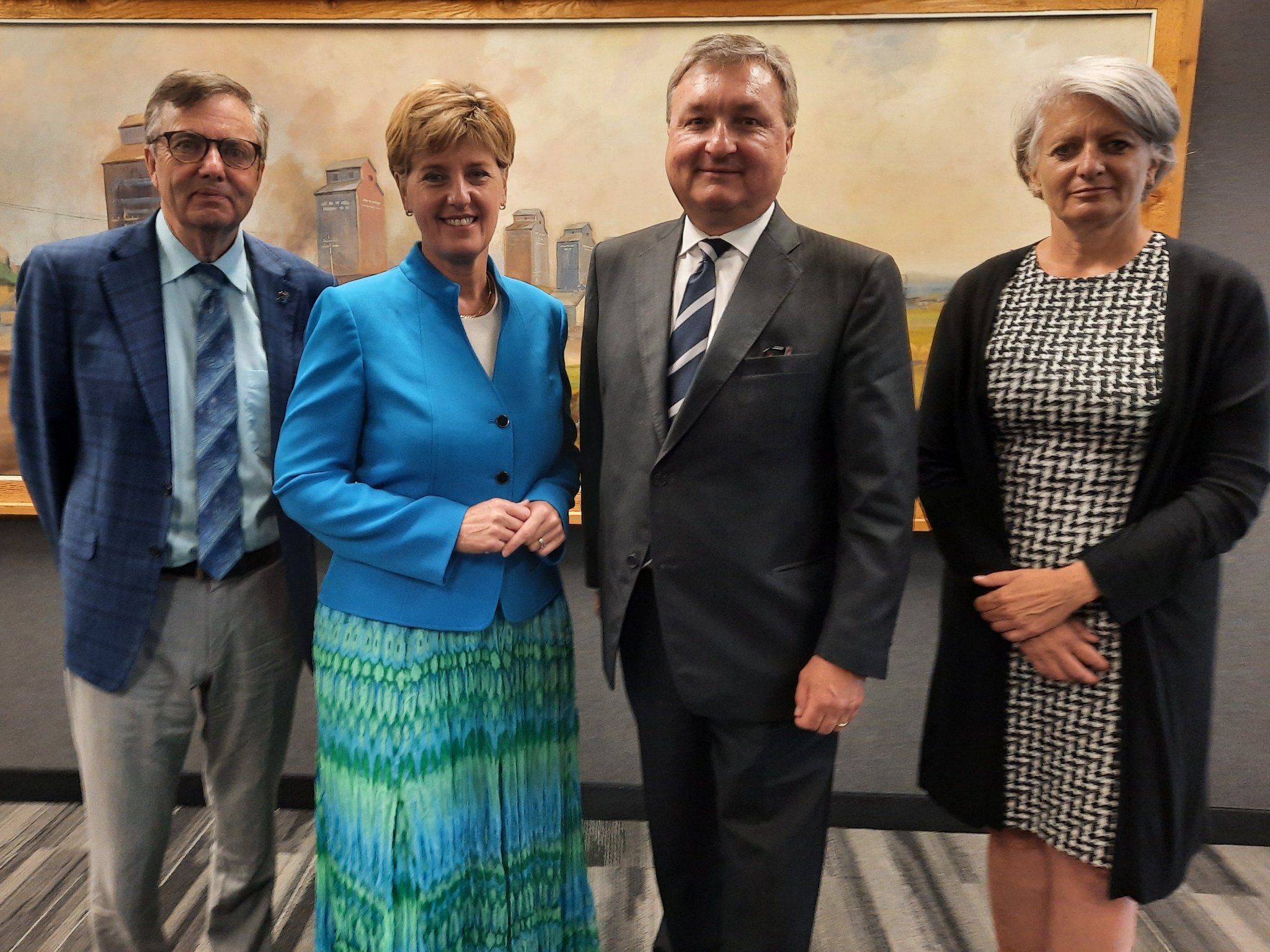 Grain Commission On Twitter Yesterday Minister mclaudebibeau grain-commission-on-twitter-yesterday-minister-mclaudebibeau