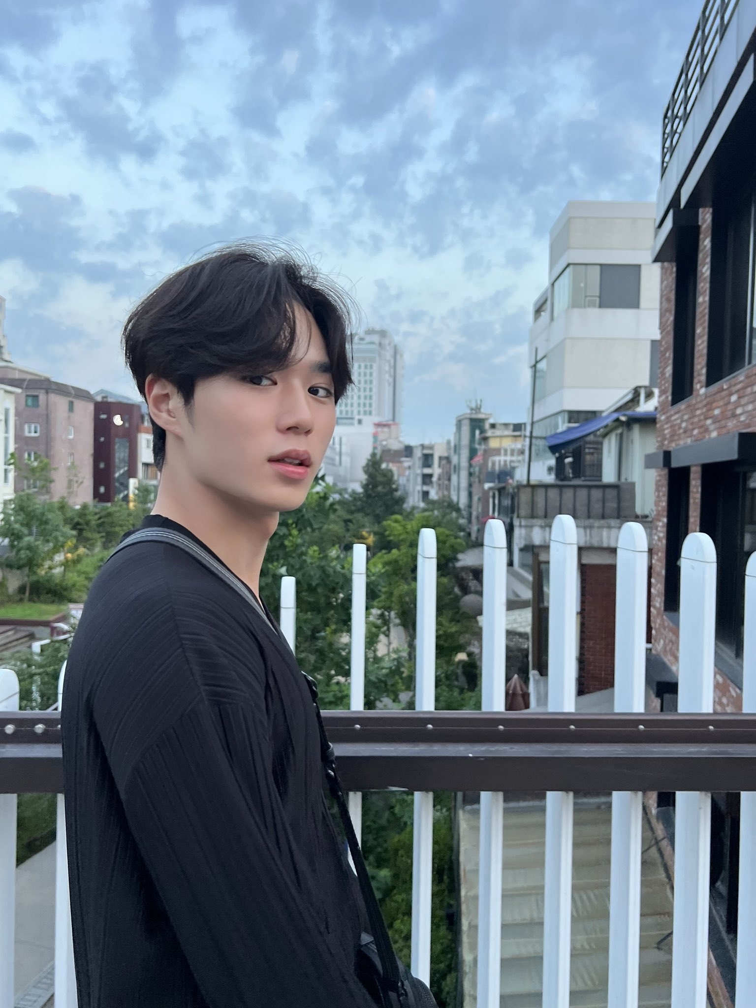 위아이(WEi) on Twitter: "[#준서] 길 가다가 찍혔다!! Photo by 🐣 https://t.co/PLeZlAZ0q9" / Twitter