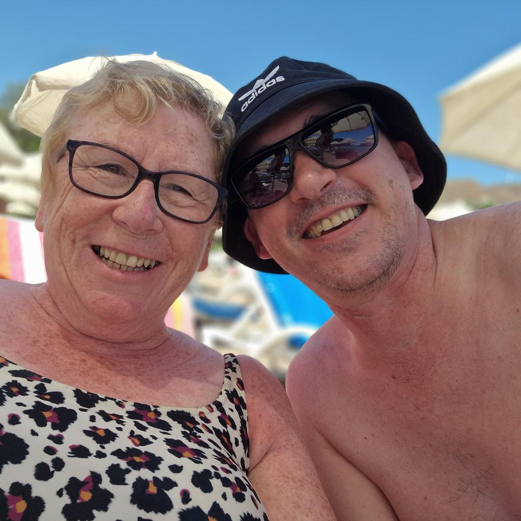 Chris Peers on Twitter: "Hols with my mum. https://t.co/q5ss1hwVzo" / Twitter
