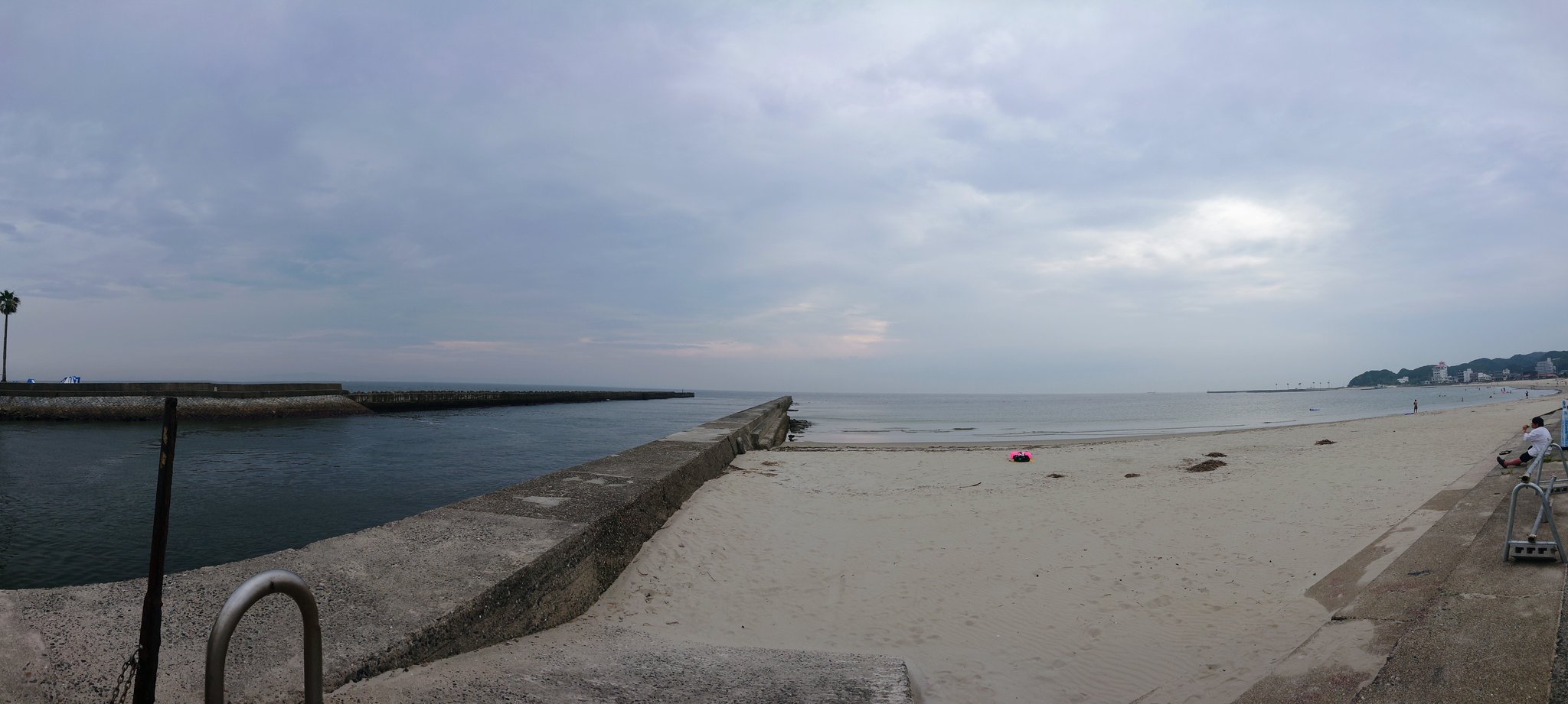 カリフォルニアゴールド🌊🏝@内海海水浴場🌴 On Twitter こんにちは😀 今日の内海の🌊海🌊です 今日も曇り空🌥️の海です💦 それでも海水浴場には 海水浴やジェットスキーを 楽しんで
