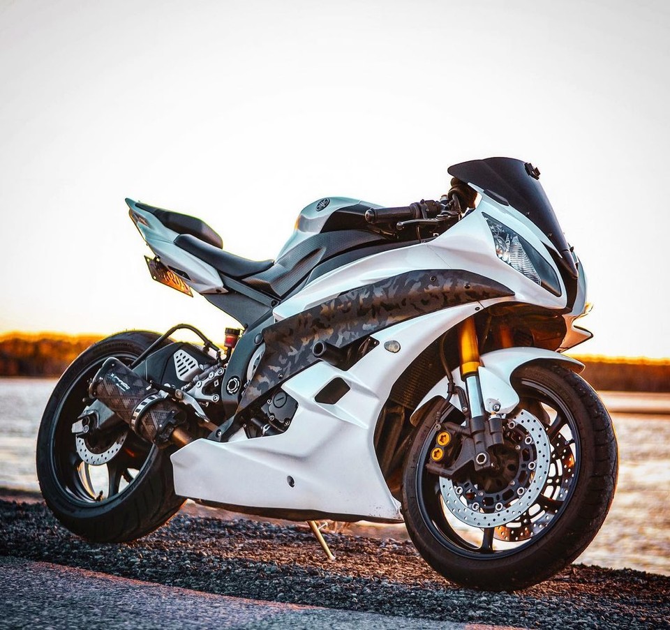 2022 Yamaha R6 White