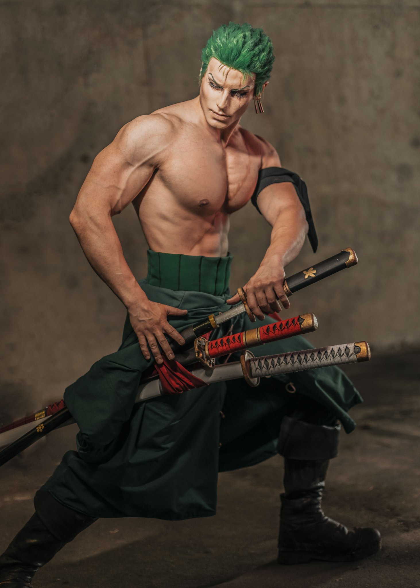 Taryn (Amon 😈) on Twitter: "一刀流 !!! #ロロノア・ゾロ #ONEPIECE #Zoro #ワンピース #cosplay https://t.co ...