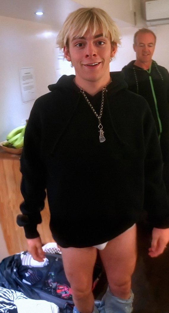 Famous Bulges On Twitter Rt Thefamousbulges Ross Lynch Bulge π
