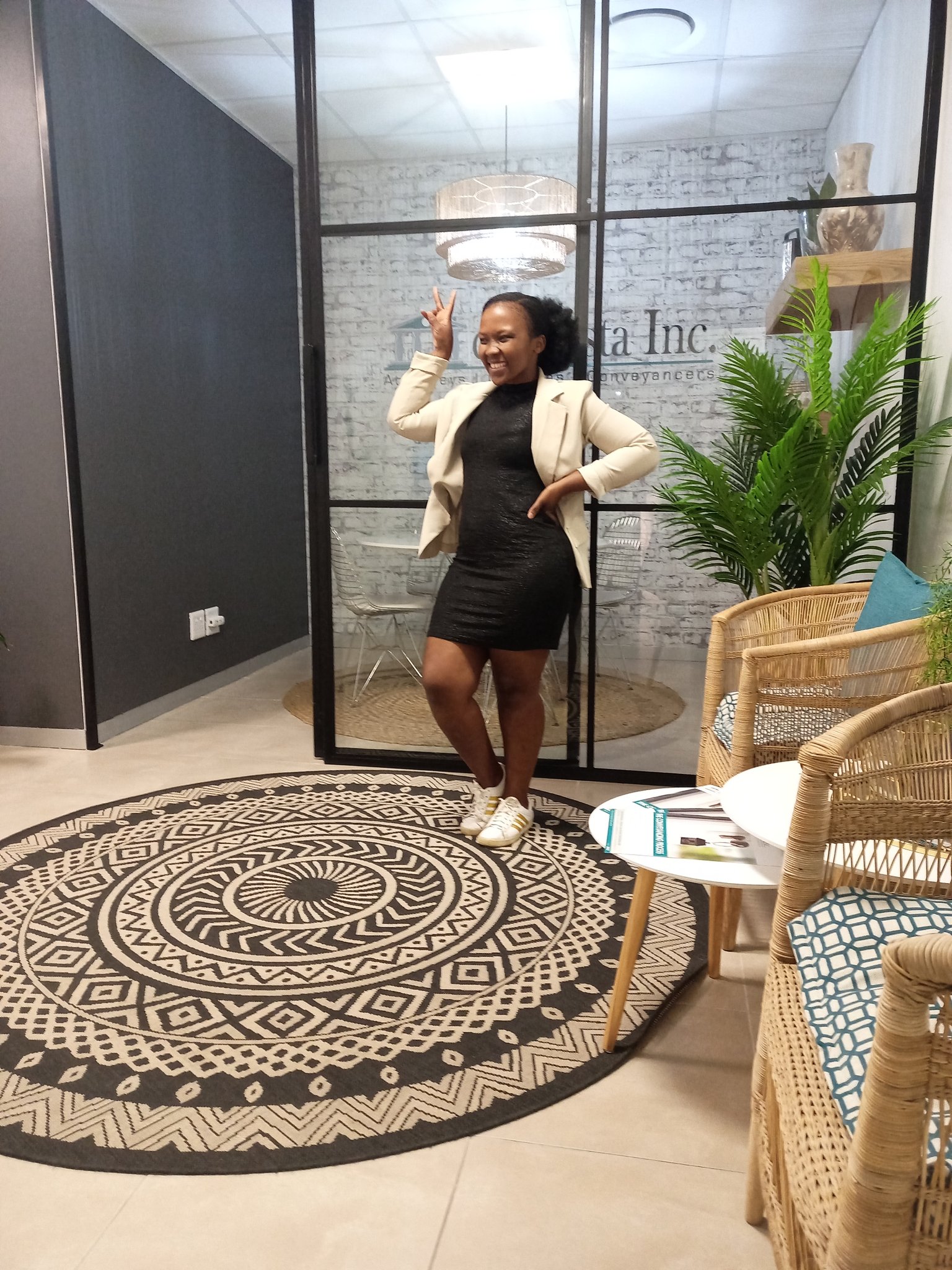 Noxolo Ngcobo on Twitter: "Oh how I love Fridays😊 muthanda ufasa iteku uqonde e office.... Have ...