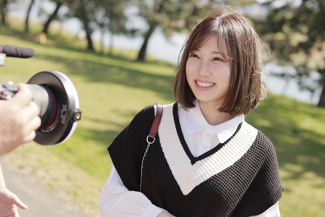 エスワン【公式】 on Twitter: "＃ロリ巨乳のニューウェーブ 🌊 初々しいゆーりん（@yuuri_adachi）のインタビューシーン ...