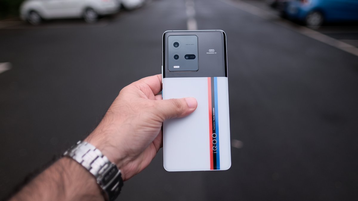 What is the difference between Dual Active and Dual Standby?