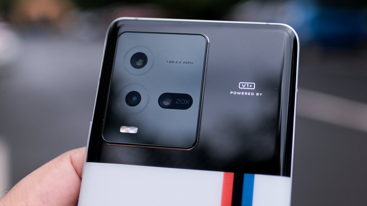 What is the difference between Dual Active and Dual Standby?