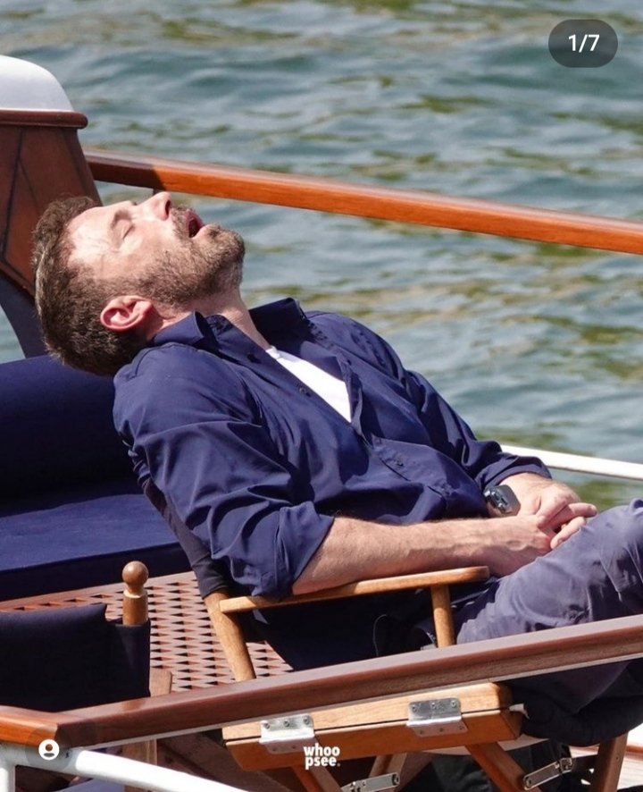 Dosmil16 ️🔥 On Twitter Aquí Se Puede Ver Que Ben Affleck Atiende El