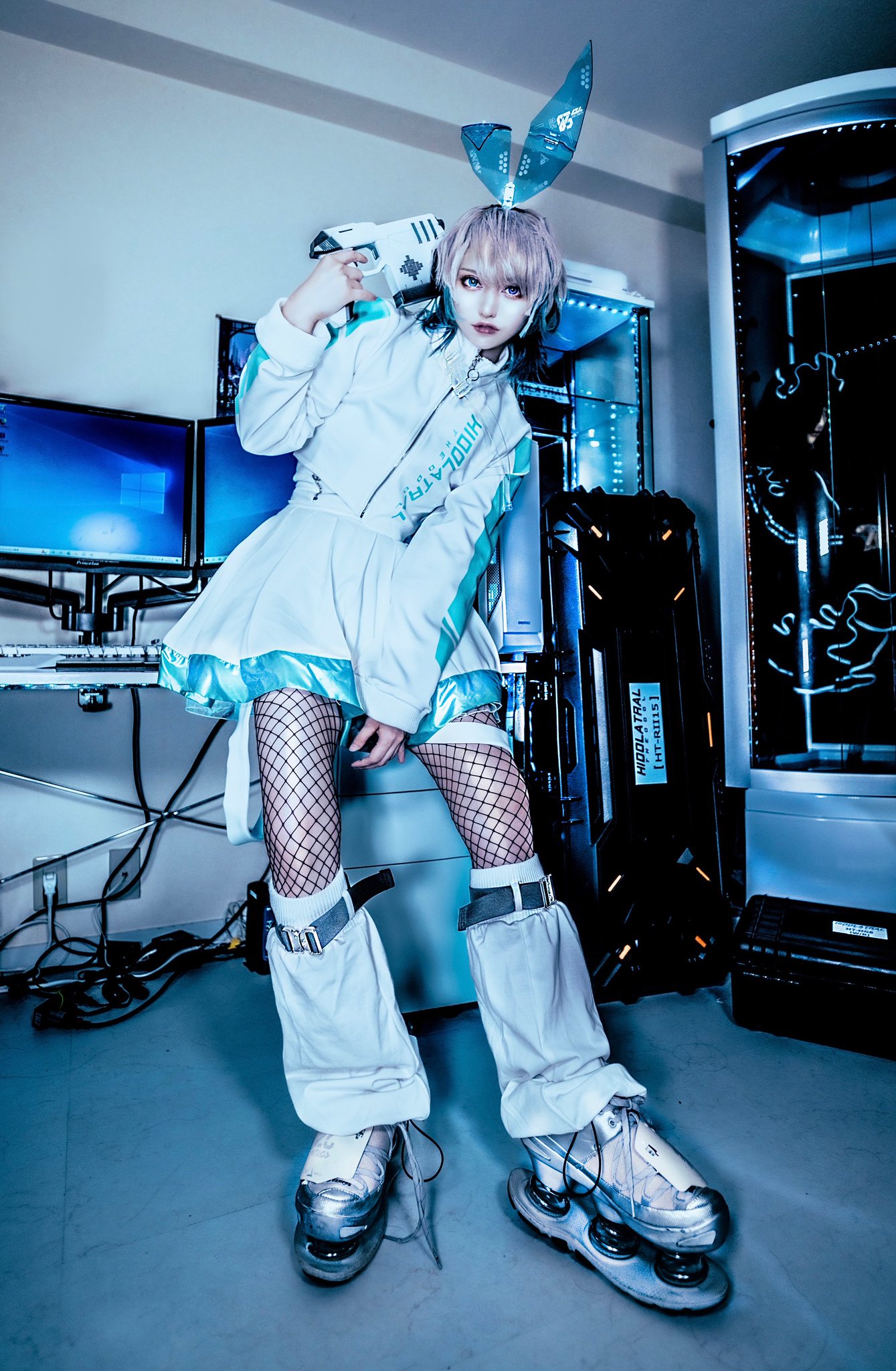 のむらこいち☹️♻️ on Twitter: "HIDOLATRAL THEODOLの新作のモデルしました🪆🪆🪆 本日から販売らしいので気になった人は見てみてね👦🏽🌈 ︎https://t ...