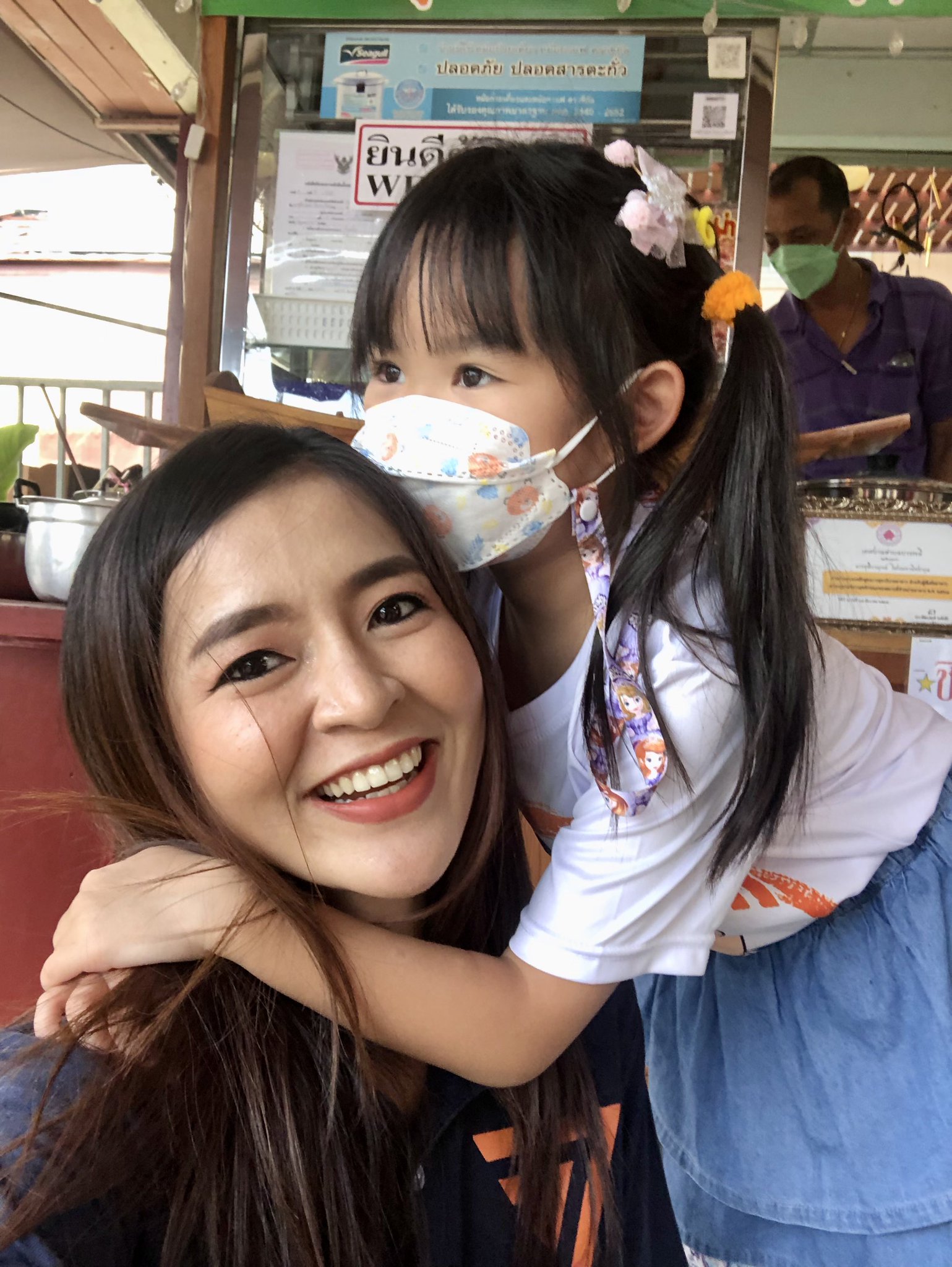 Phanida Mongkolsawat on Twitter: "โดนพิพิมตกแรงมากกกกก ช่วยด้วย😍🧡 https://t.co/QsEQae5NtA" / Twitter
