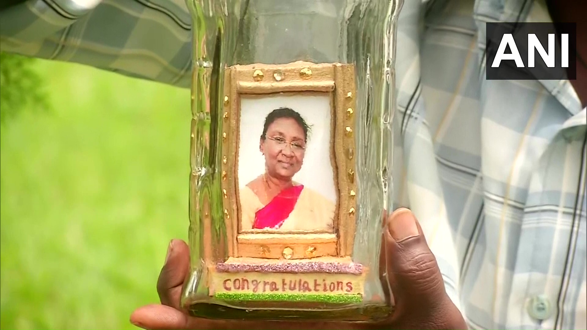 ANI on Twitter: "Odisha: L Eswar Rao, a Bhubaneswar-based artist, has crafted a miniature of ...