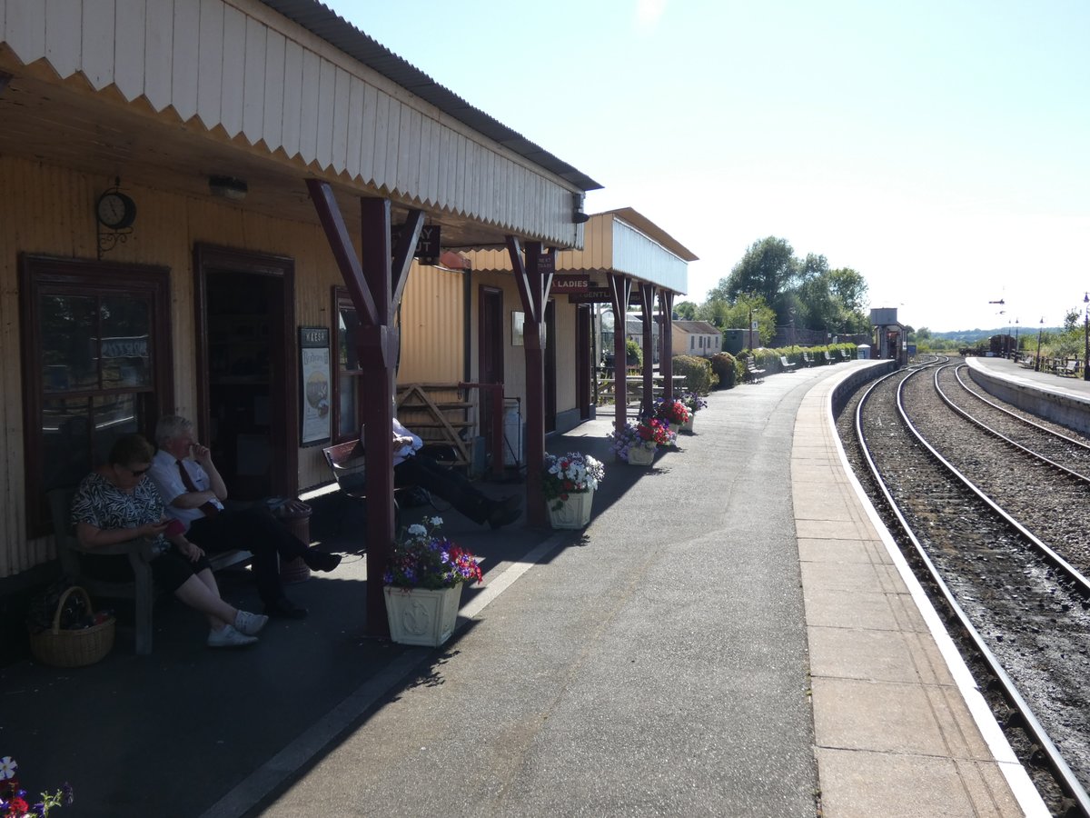 Class 14 "Teddy Bear" D 9526 coming into Northiam Station which was ...