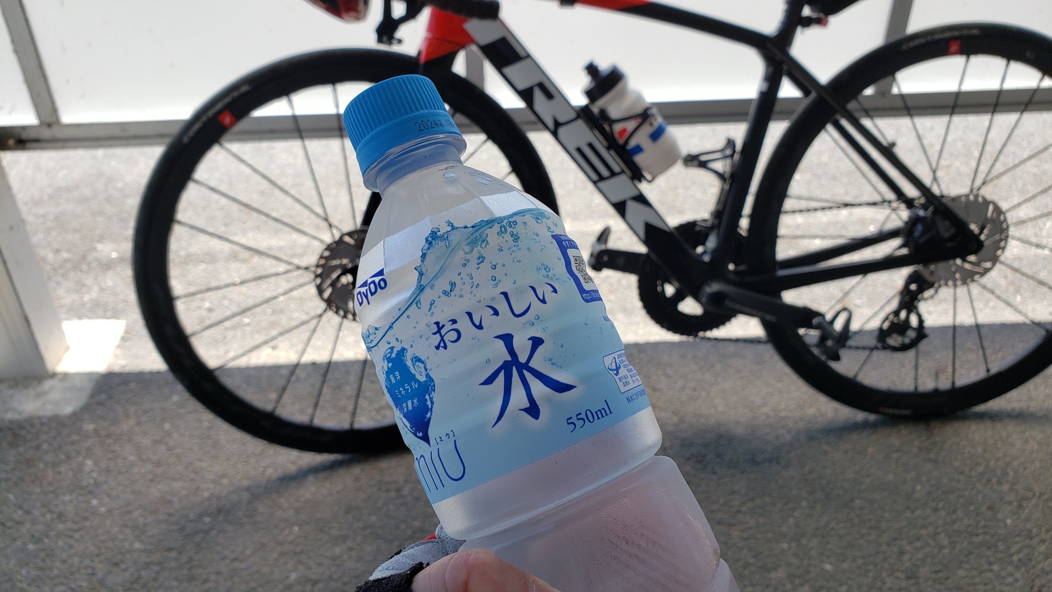 project.bicky on Twitter: "いつもの場所で補給😋 暑すぎてヤバいっすね😅 #ロードバイク #サイクリング #ゆるポタ #手賀沼 #道の駅しょうなん https://t ...