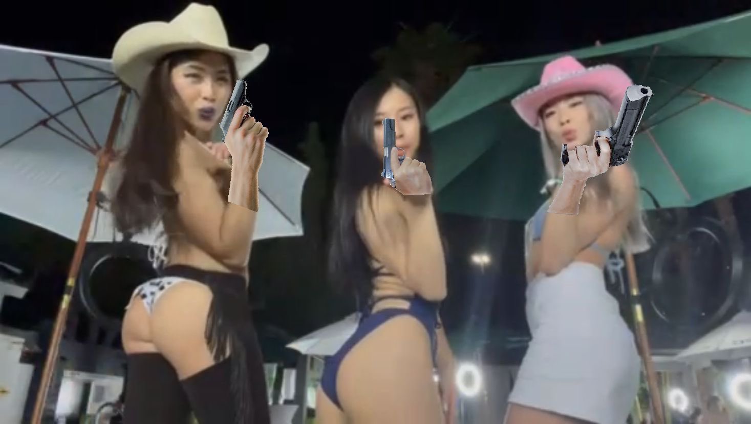 aedon ⚘ 🦝 on Twitter: "@MaidenHellxo @itsbunniblack Feliz Navidad, Charlie 😇😇😇 https://t.co ...