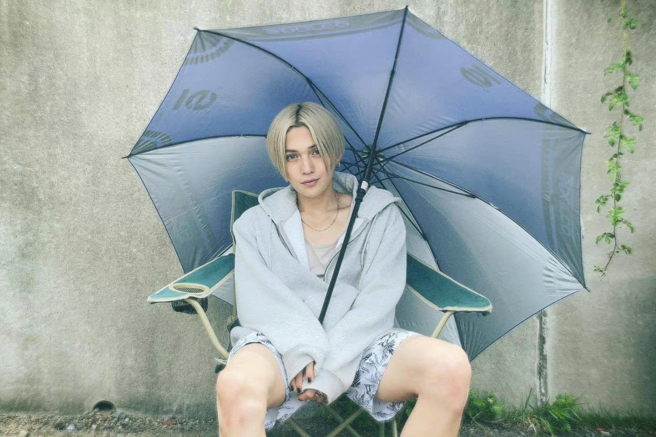 朱阿皮 on Twitter: "整张照片的氛围感太美了以至于不知道该先看脸，还是先看锁骨，还是先看腿……很美不是么……美しい彼 #八木勇征 https://t.co/5rvUXgK6dp ...