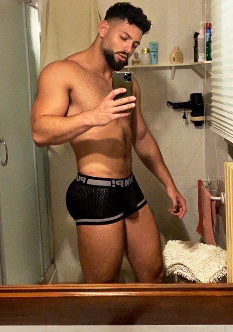 shirtlesshunk.com on Twitter: "Nicely stuffed briefs in the front and ...