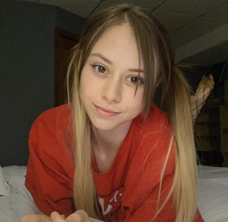 Maddie ๐ธ๐ On Twitter Whos Awake Rzhdpcceid Twitter