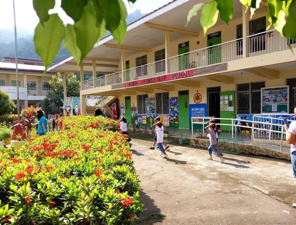 Students and faculty members at Pakil Elementary School in Laguna ...